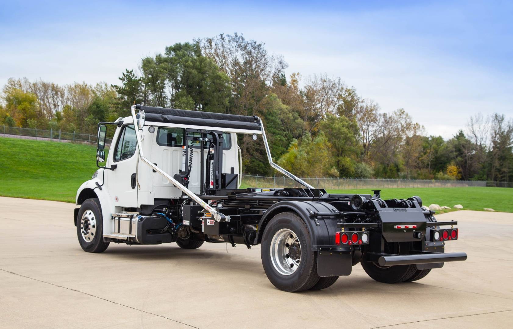 SL-100 Series Hooklift Truck For Sale In Hawaii - Hook Lift Trucks