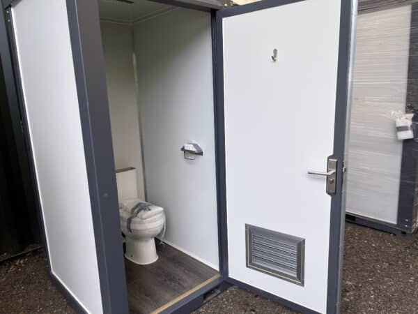 Choosing the Right Portable Restroom for Your Needs in Hawaii - HIWASTE MFG